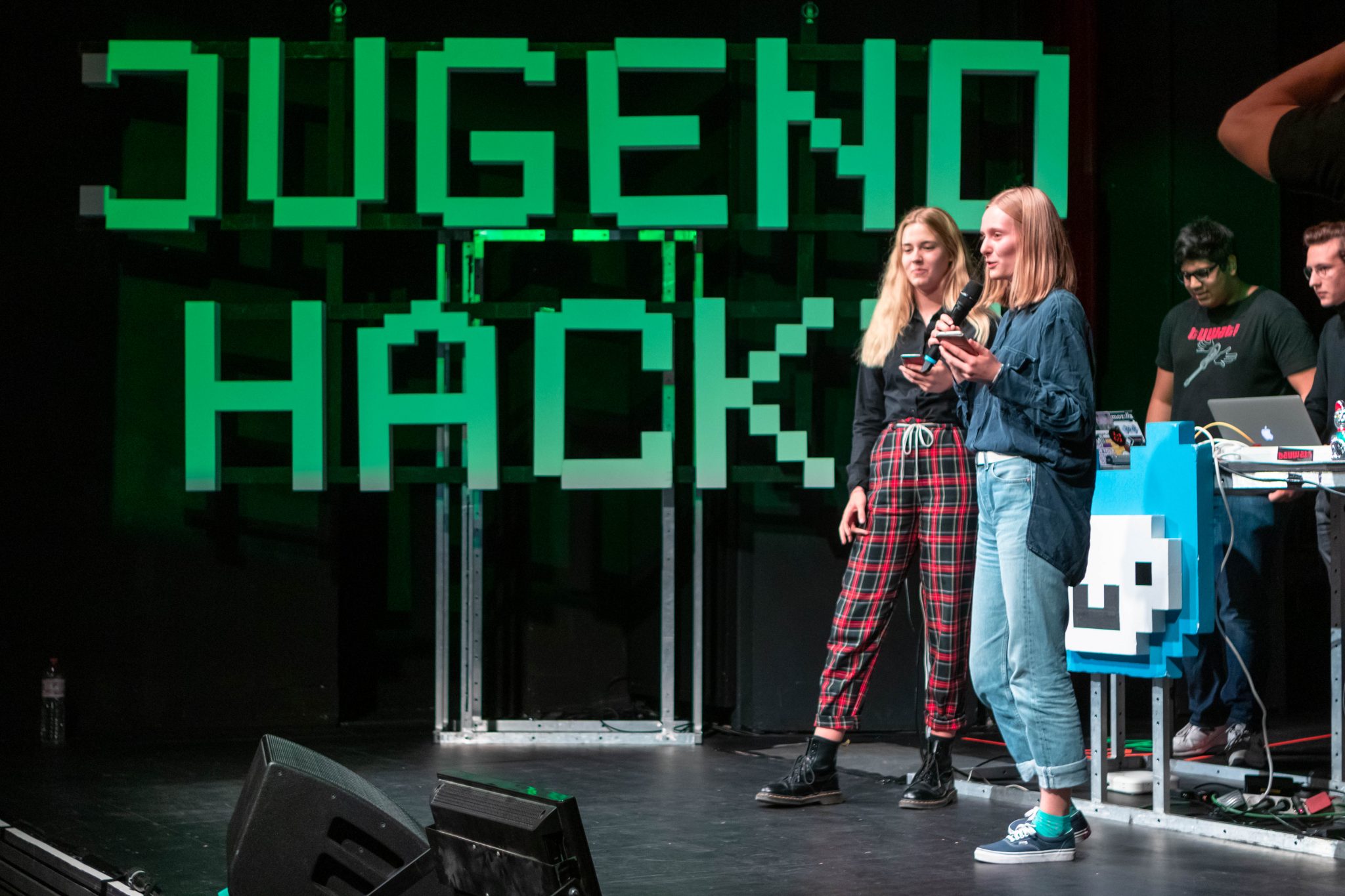 Jugend Hackt Mit Code Die Welt Verbessern Mediale Pfade